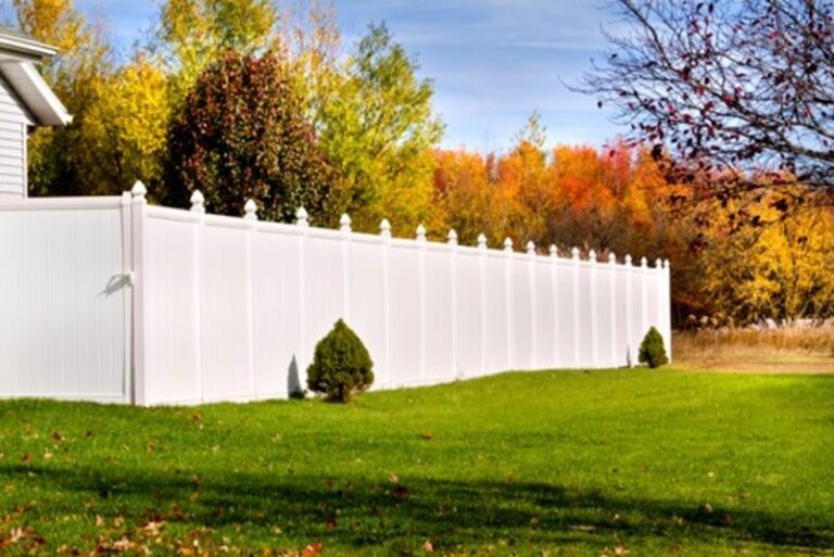 What are the Benefits of Cleaning Vinyl Fencing?